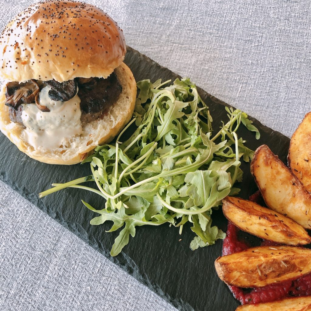 Hambúrguer Artesanal de Vaca em (pão) caco de cebola - Restaurante ...